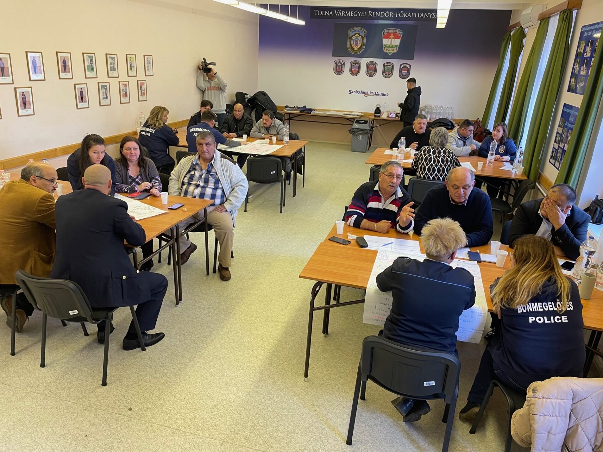 Police Café Extra 71. – Police Café képeslap Szekszárdról