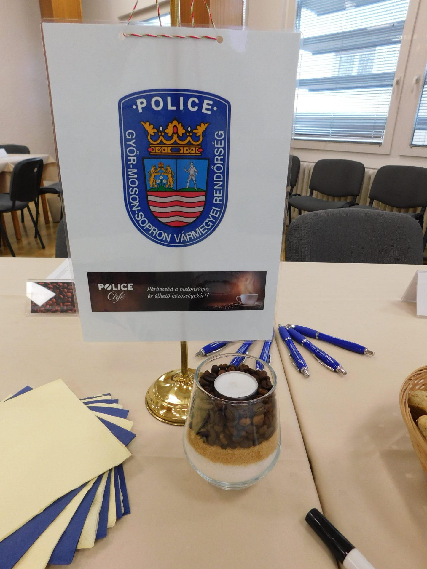 Police Café Extra 78. – Police Café képeslap a győri Kiber Caféból